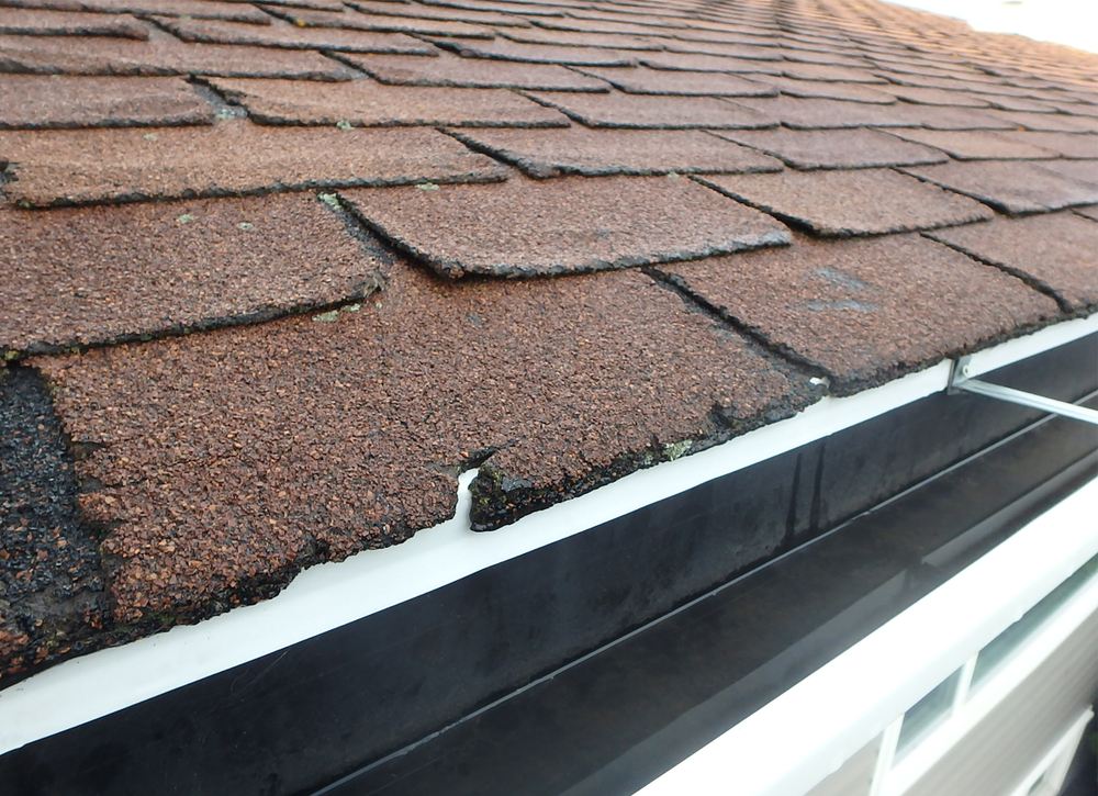How the Summer Heat Impacts Your Roof - Advantage Construction